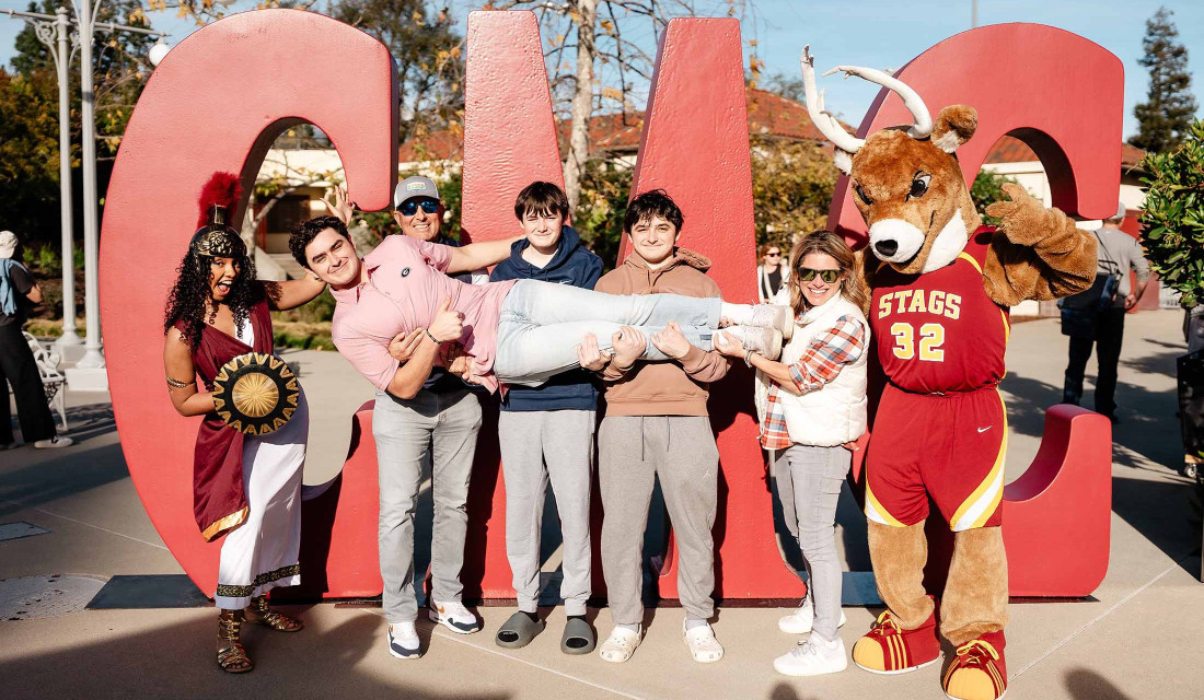 Home | Claremont McKenna College